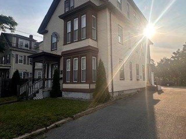 house with 6 bedroom, Brockton MA ES105127567
