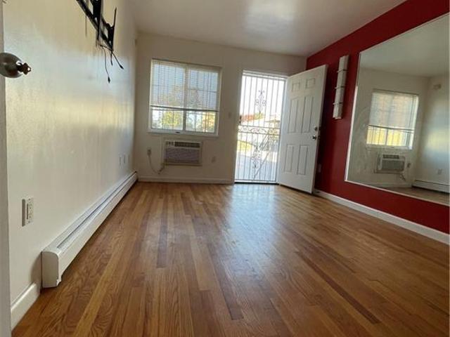 house with 6 bedroom, Bronx NY DS72692196