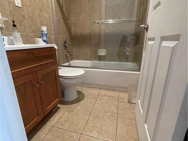 house with 6 bedroom, Bronx NY ES72692196