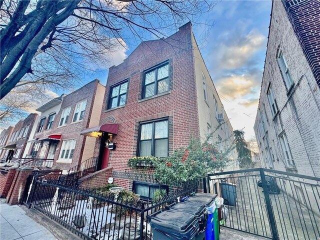 house with 6 bedroom, Brooklyn NY DLS101780940