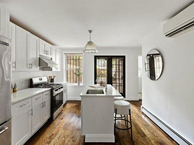 house with 6 bedroom, Brooklyn NY DLS101781865