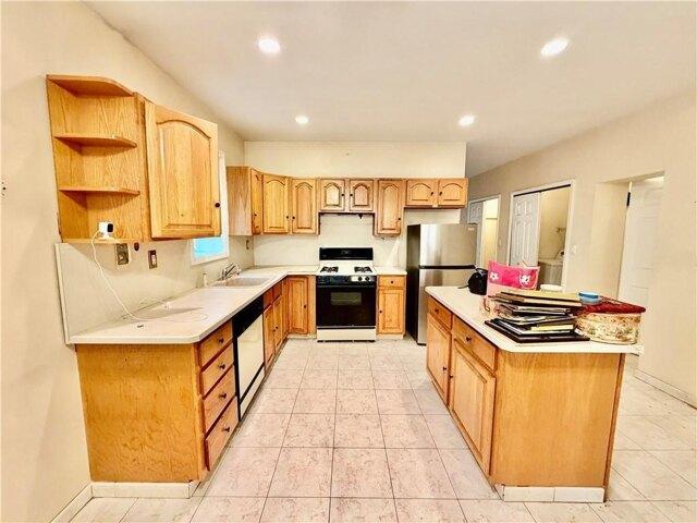 house with 6 bedroom, Brooklyn NY DLS101800722