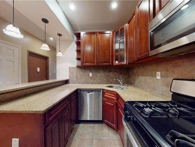 house with 6 bedroom, Brooklyn NY DLS101801526