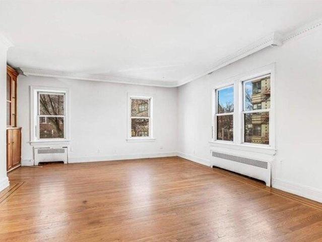 house with 6 bedroom, Brooklyn NY DLS102283072
