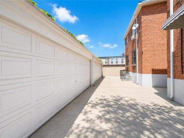 house with 6 bedroom, Brooklyn NY ES103619469