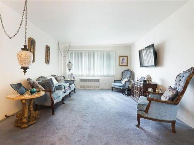 house with 6 bedroom, Brooklyn NY ES103625839
