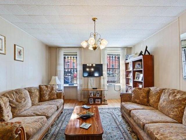 house with 6 bedroom, Brooklyn NY ES104904085
