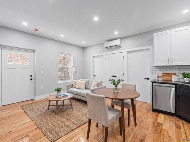 house with 6 bedroom, Brooklyn NY ES104904379