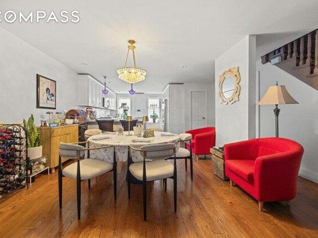 house with 6 bedroom, Brooklyn NY ES104906229