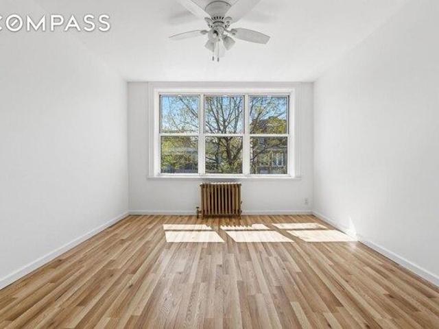 house with 6 bedroom, Brooklyn NY ES105202972