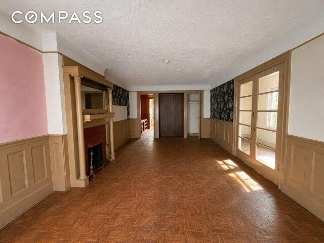 house with 6 bedroom, Brooklyn NY ES105203796