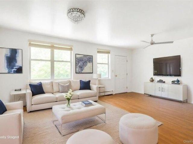 house with 6 bedroom, Brooklyn NY ES105204575