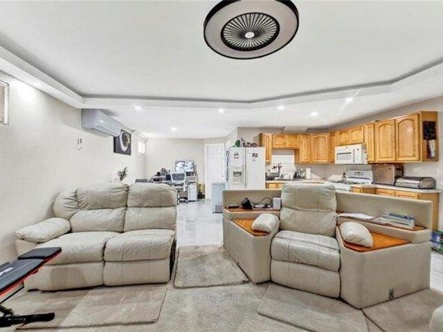 house with 6 bedroom, Brooklyn NY ES105205163