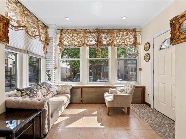 house with 6 bedroom, Brooklyn NY ES105205578