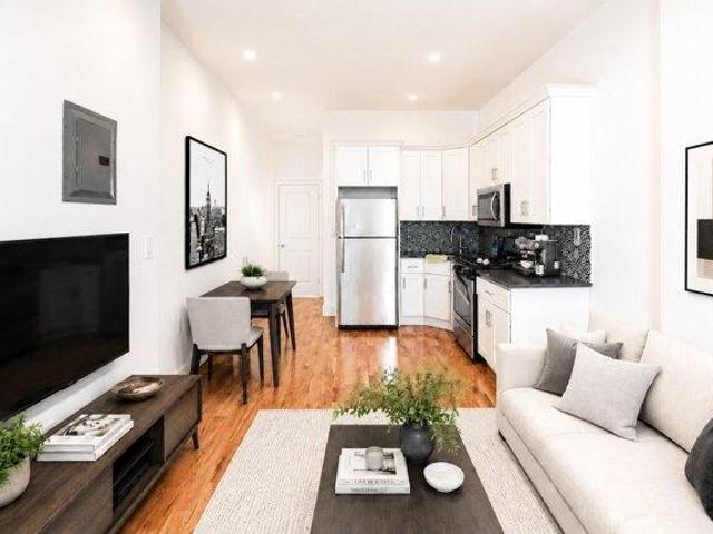 house with 6 bedroom, Brooklyn NY ES105206103