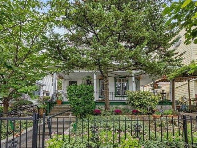 house with 6 bedroom, Brooklyn NY ES105206452
