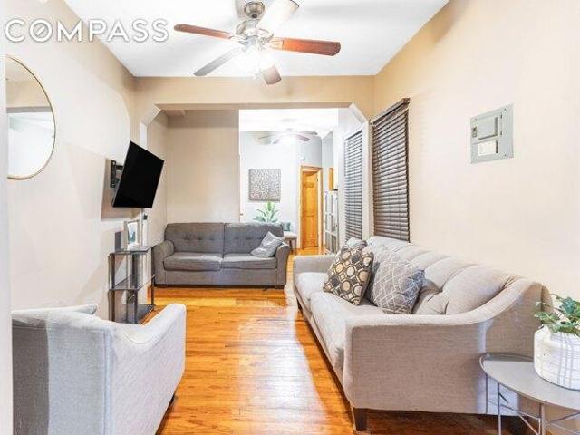 house with 6 bedroom, Brooklyn NY ES105206514