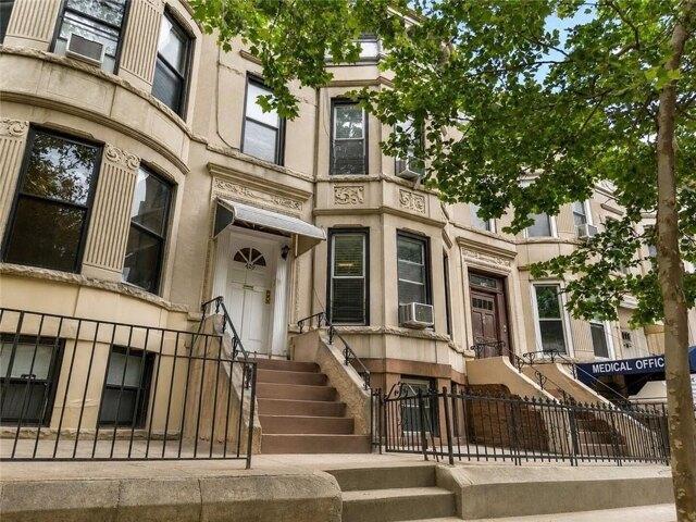 house with 6 bedroom, Brooklyn NY ES105207435