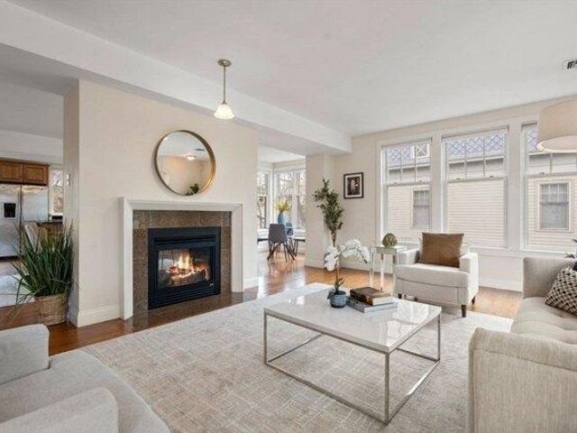 house with 6 bedroom, Brookline MA ES105096192