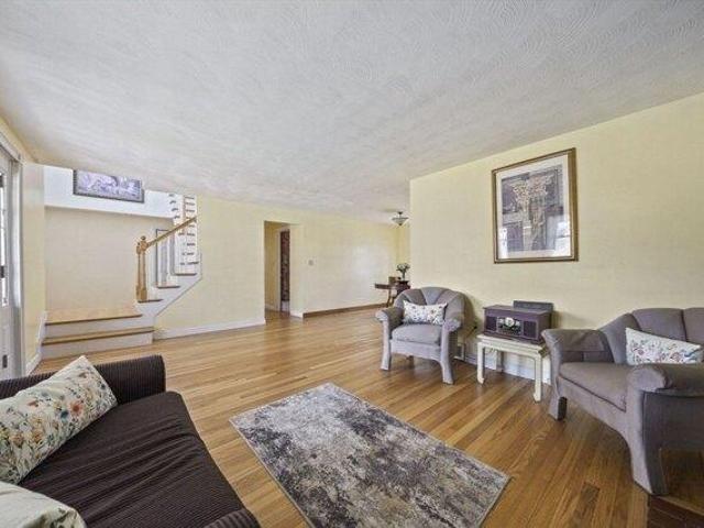 house with 6 bedroom, Braintree MA ES104011441
