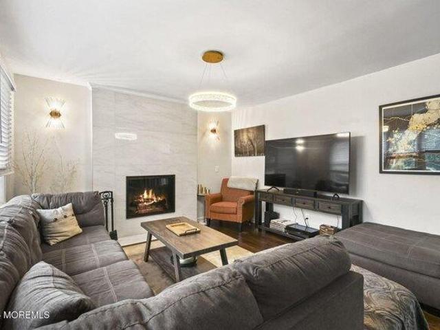 house with 6 bedroom, Brick NJ DLS101629989