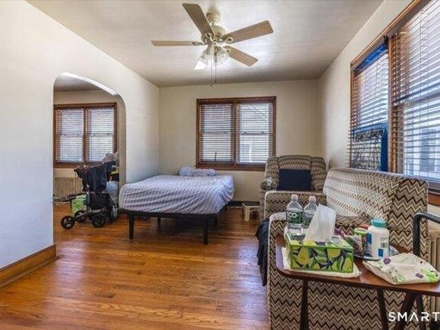 house with 6 bedroom, Bridgeport CT DS102282039
