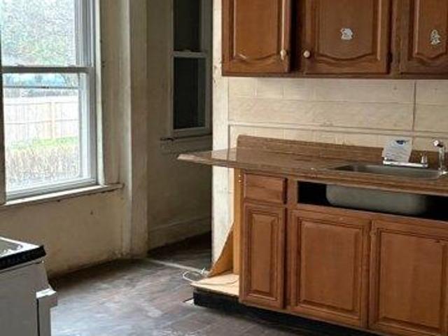 house with 6 bedroom, Bridgeport CT DS103069370