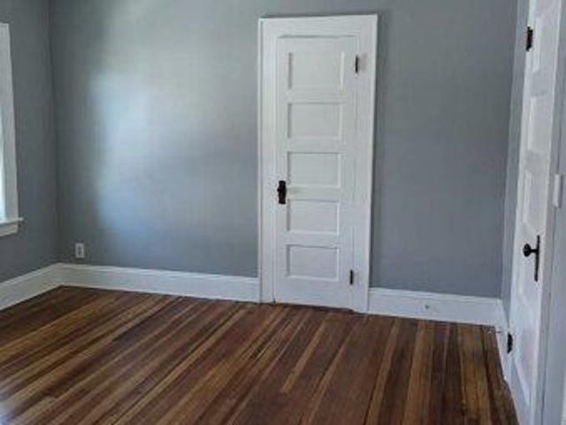house with 6 bedroom, Bridgeport CT ES105113934