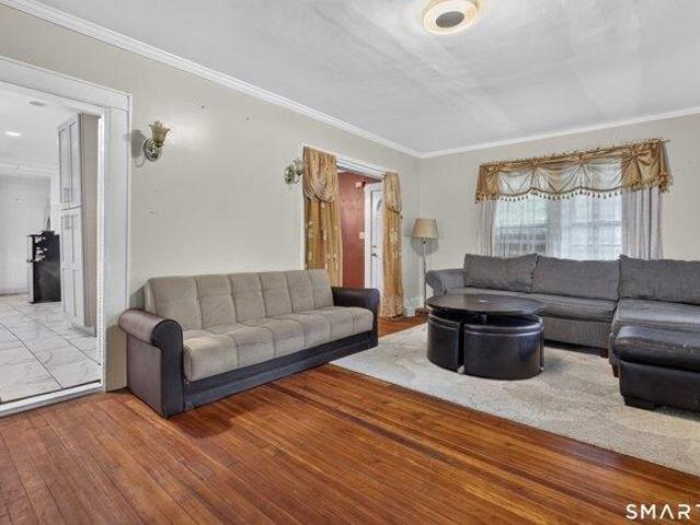 house with 6 bedroom, Bridgeport CT ES105125165