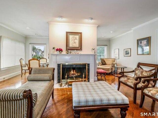 house with 6 bedroom, Bridgeport CT ES105155662