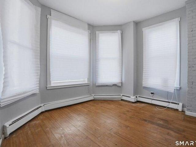 house with 6 bedroom, Bridgeport CT ES105175145