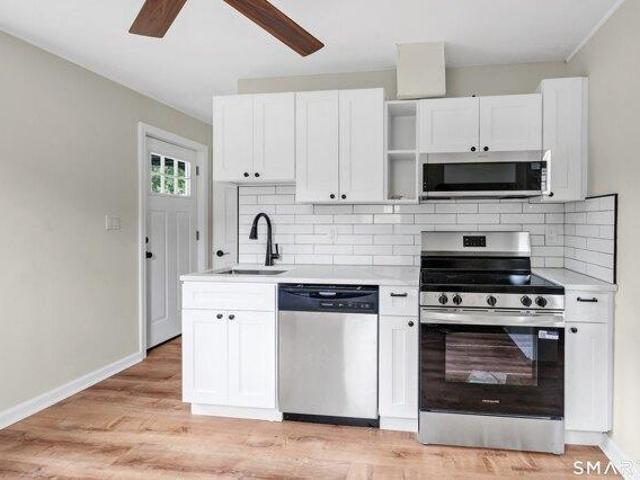 house with 6 bedroom, Bridgeport CT ES105207134