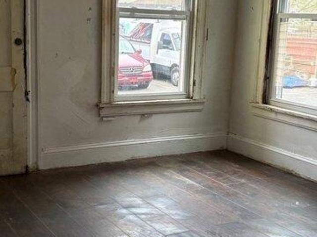house with 6 bedroom, Bridgeport CT ES103069370