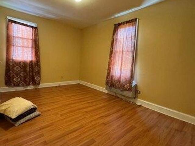 house with 6 bedroom, Bridgeport CT ES103070421