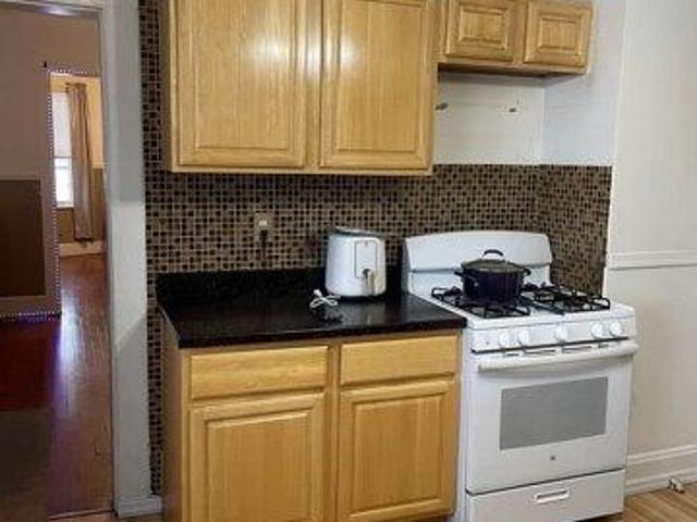 house with 6 bedroom, Bridgeport CT ES103160722
