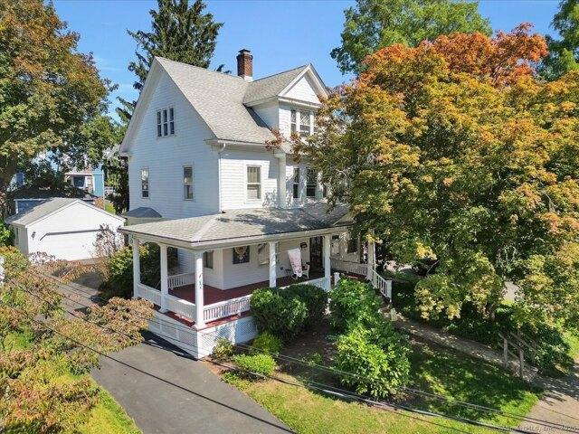 house with 6 bedroom, Bristol CT DLS102444490
