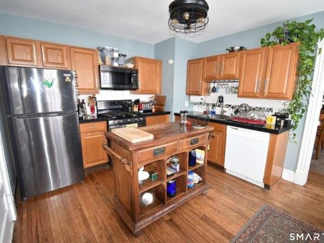 house with 6 bedroom, Bristol CT DS104375240