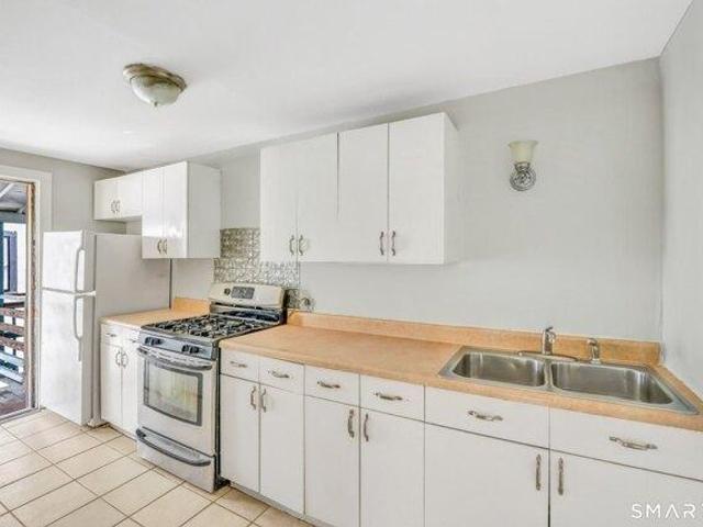 house with 6 bedroom, Bristol CT ES105127403