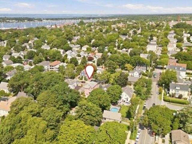 house with 6 bedroom, Bristol RI ES105116682