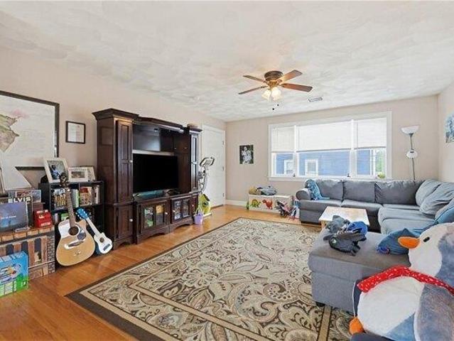 house with 6 bedroom, Bristol RI ES103494856