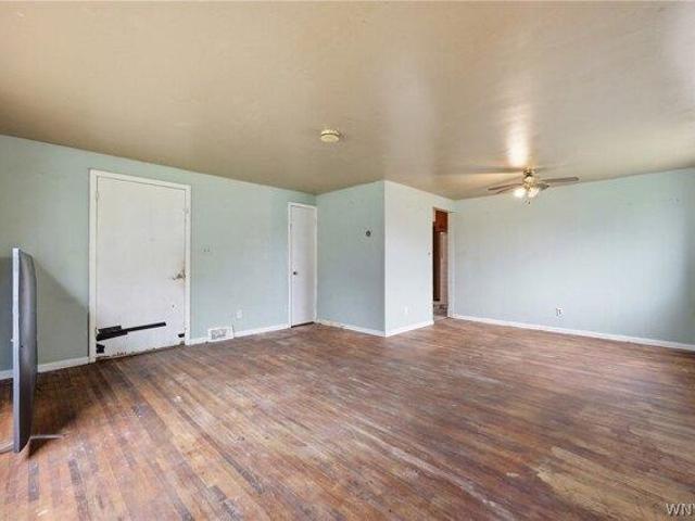house with 6 bedroom, Buffalo NY ES103599914