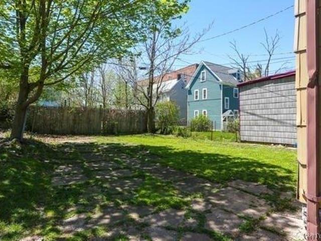 house with 6 bedroom, Buffalo NY ES103627136