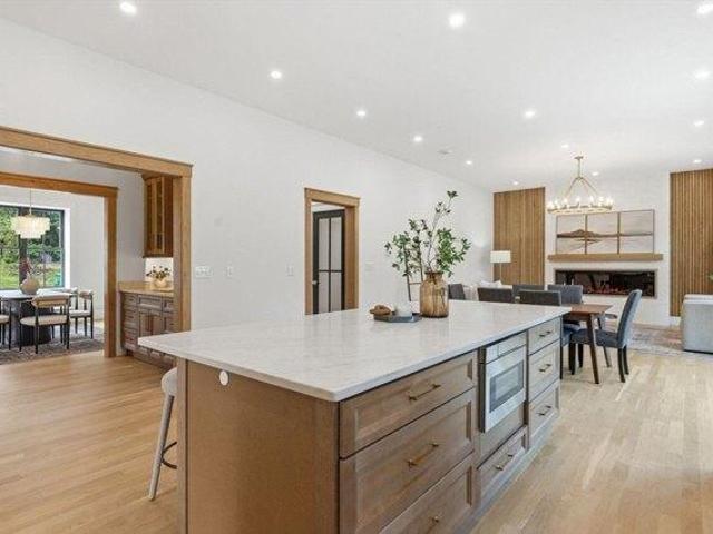 house with 6 bedroom, Burlington MA ES105080903