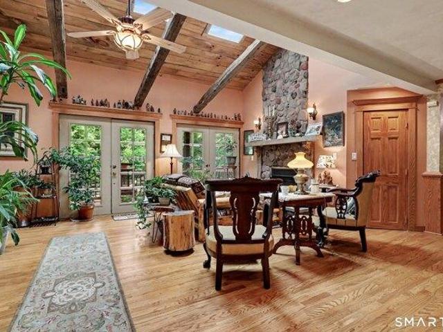 house with 6 bedroom, Canton CT ES105142410