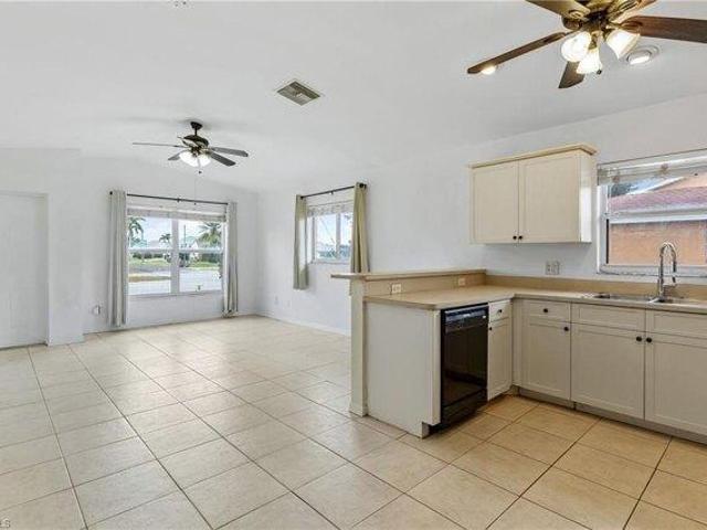 house with 6 bedroom, Cape Coral FL DLS92323503