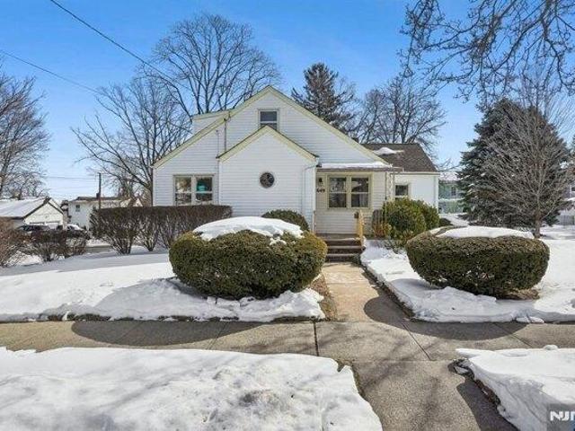house with 6 bedroom, Carlstadt NJ DS101749698