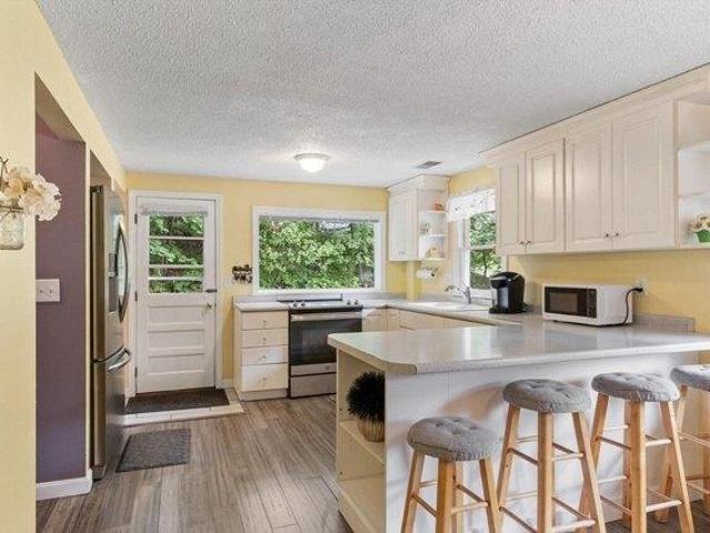 house with 6 bedroom, Chelmsford MA ES103969581