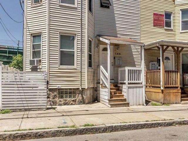 house with 6 bedroom, Chelsea MA ES104010307
