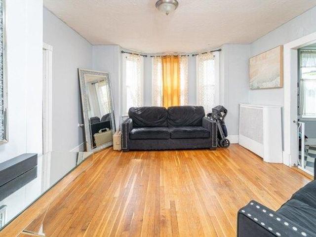 house with 6 bedroom, Chelsea MA ES104295730