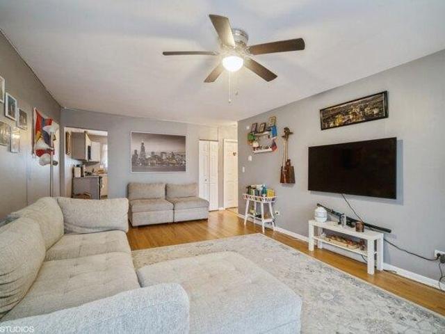 house with 6 bedroom, Chicago IL ES103501739